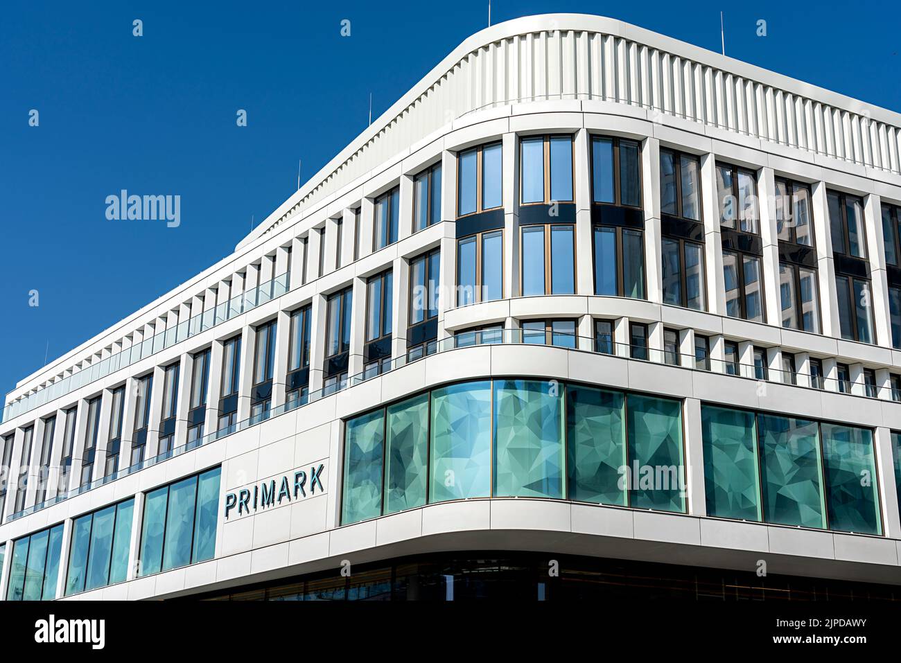 Primark outside hi-res stock photography and images - Alamy