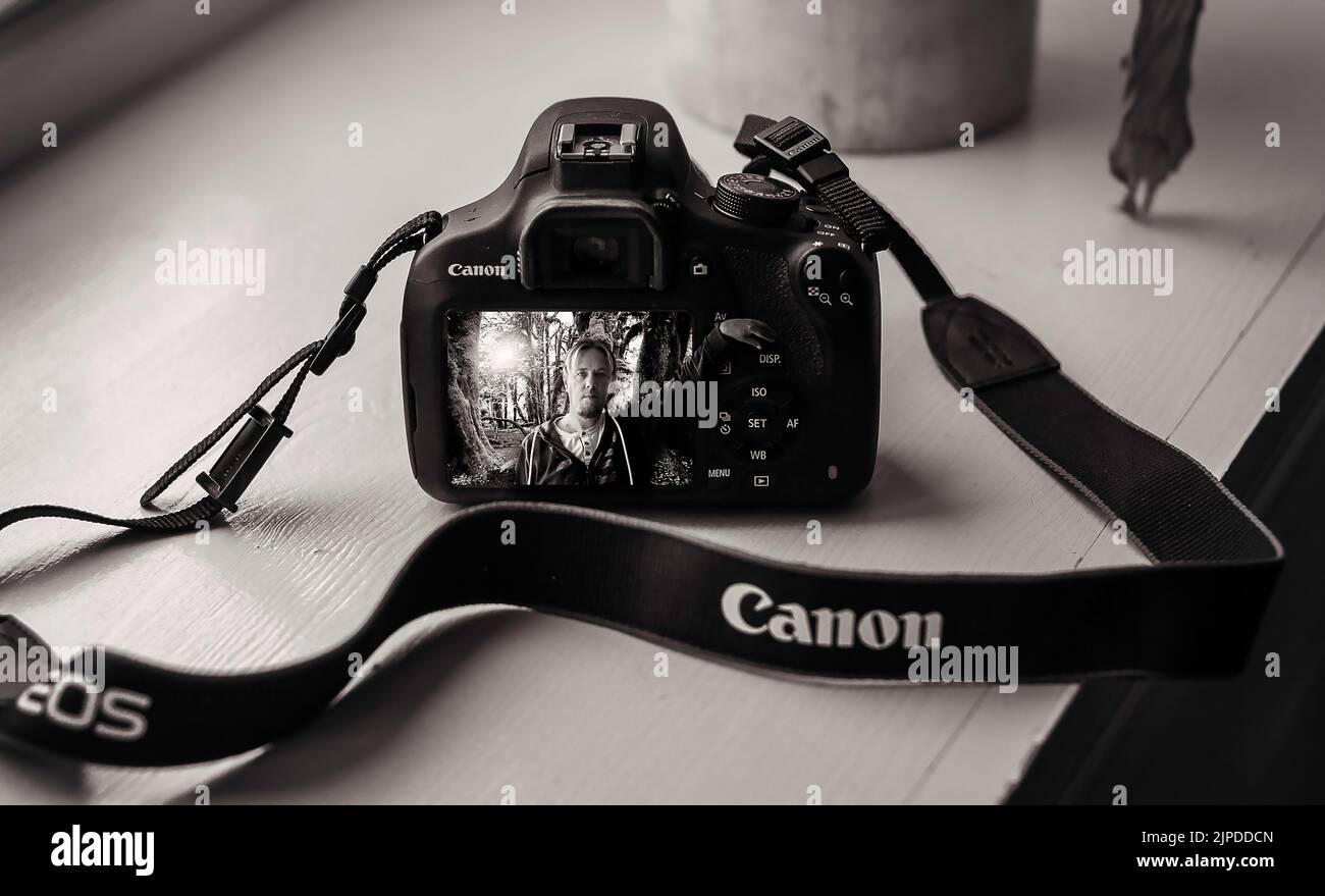 man inside canon camera putting hand outside Stock Photo - Alamy