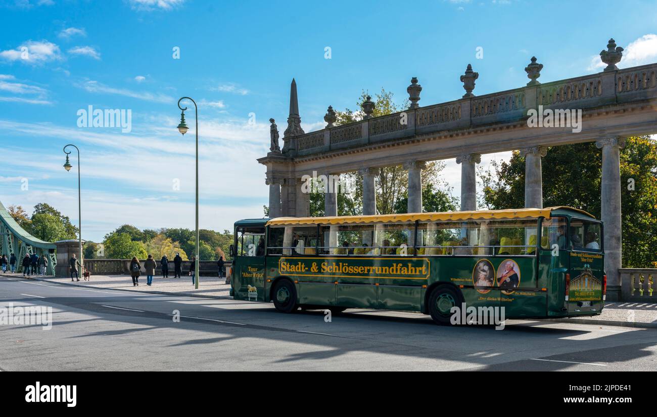 City transport bridge hi-res stock photography and images - Alamy