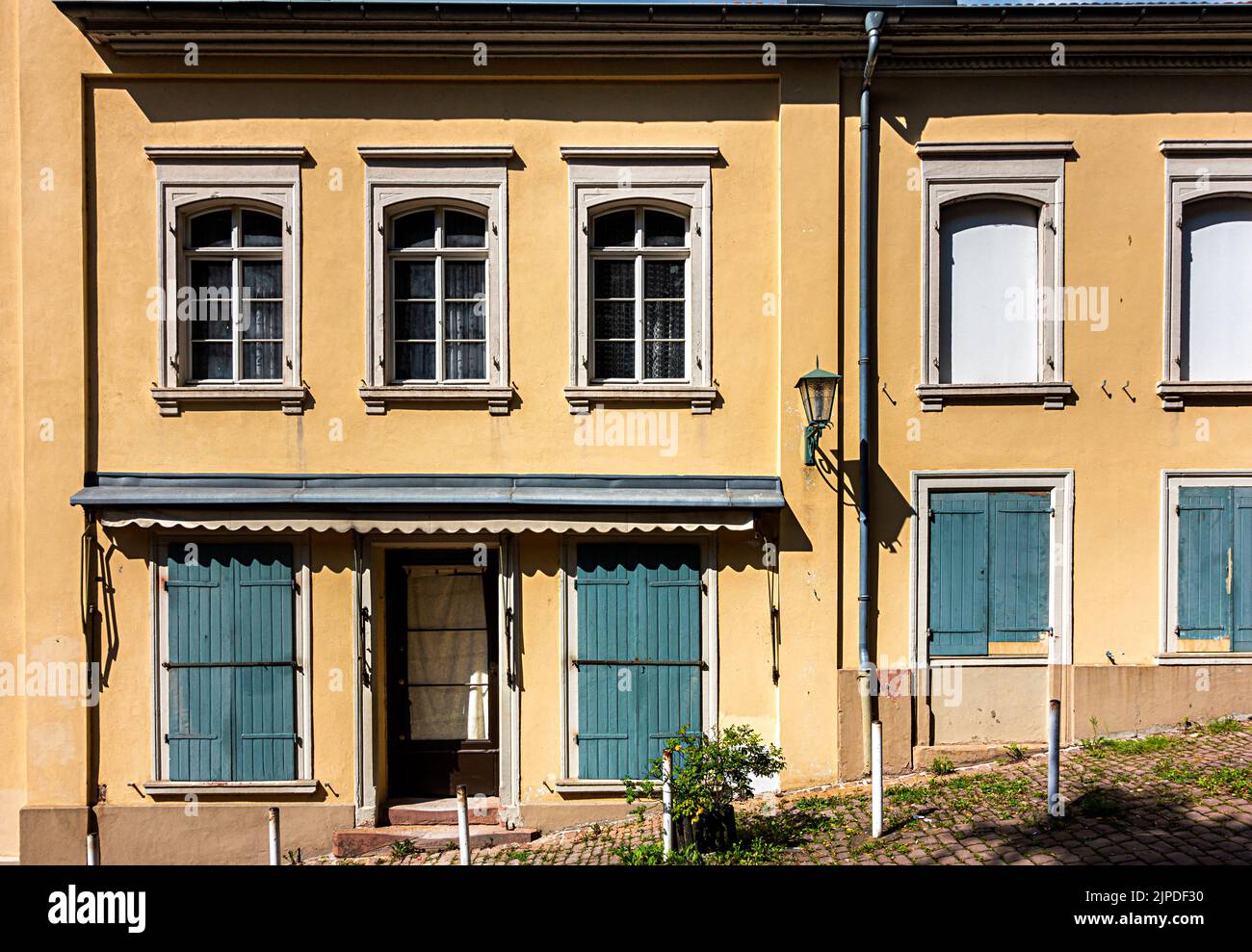 Store houses hi-res stock photography and images - Alamy