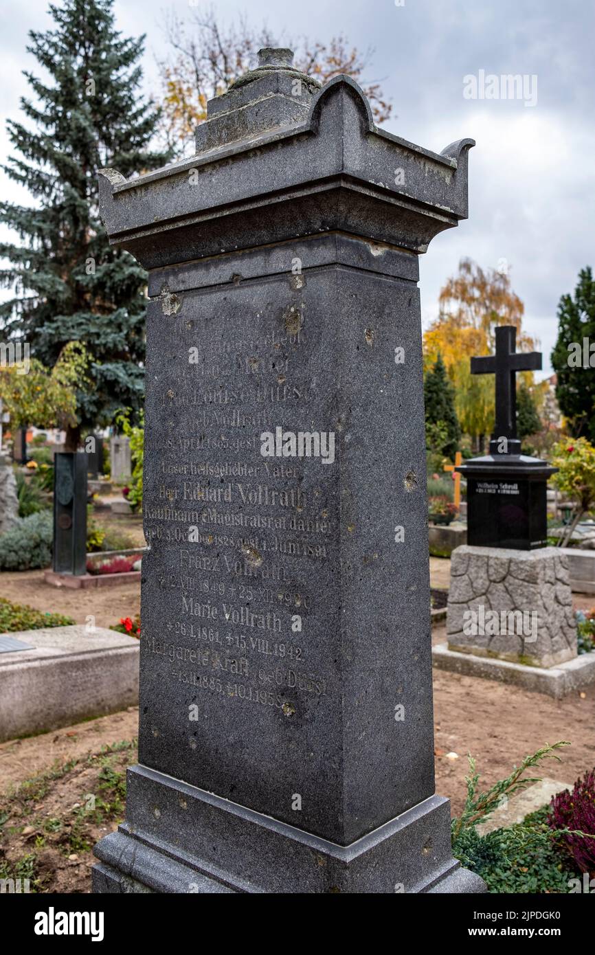 cemetery, grave, memorial, cemeteries, graves, memorials Stock Photo - Alamy