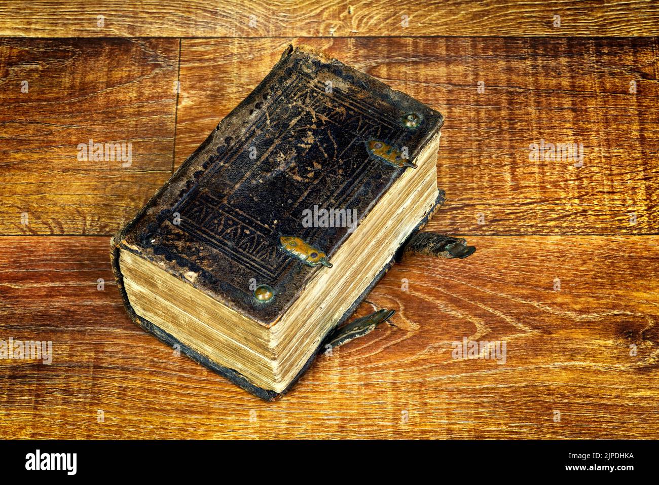 Old vintage bible big hi-res stock photography and images - Alamy