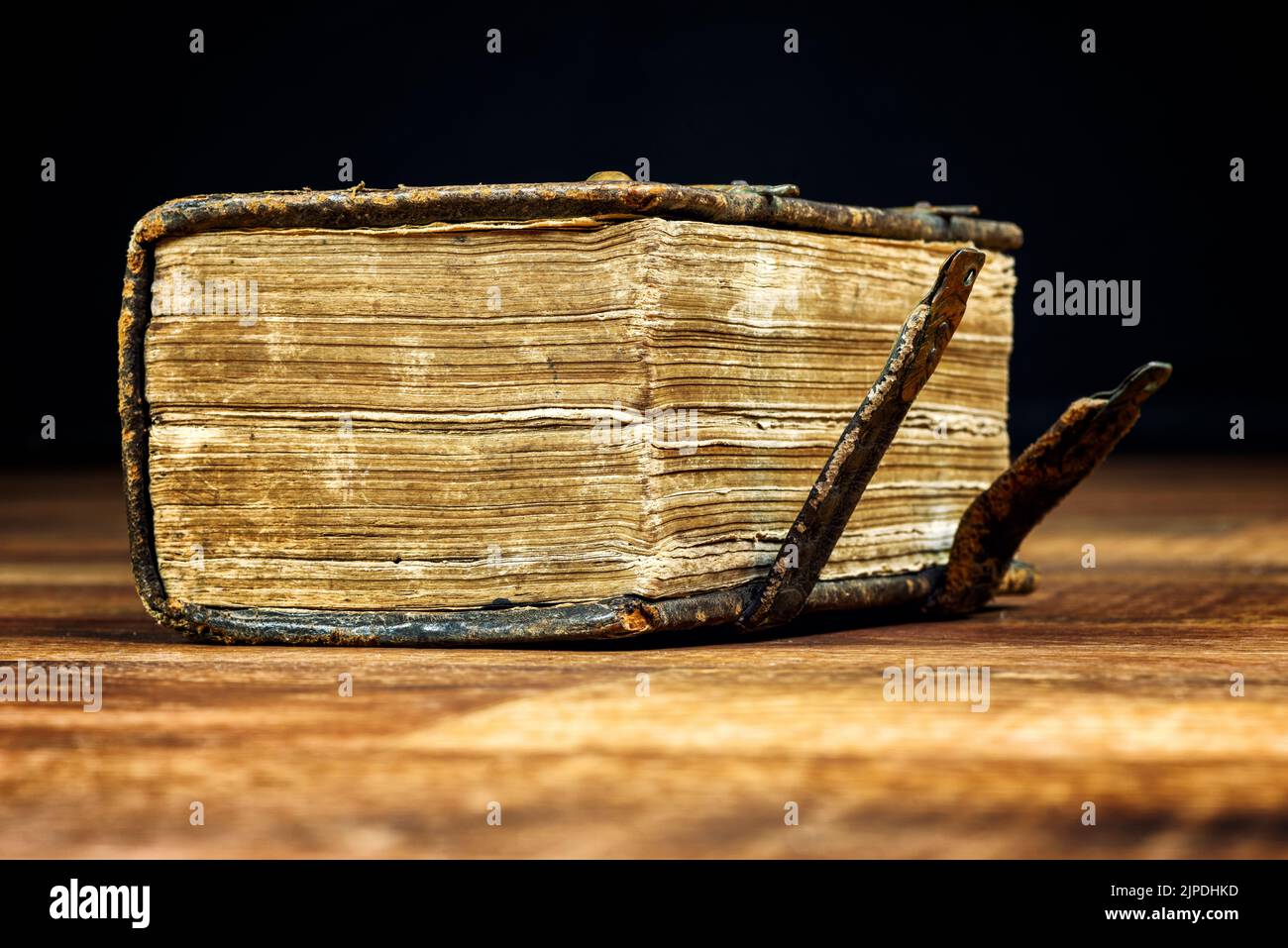 One closed old book hi-res stock photography and images - Alamy