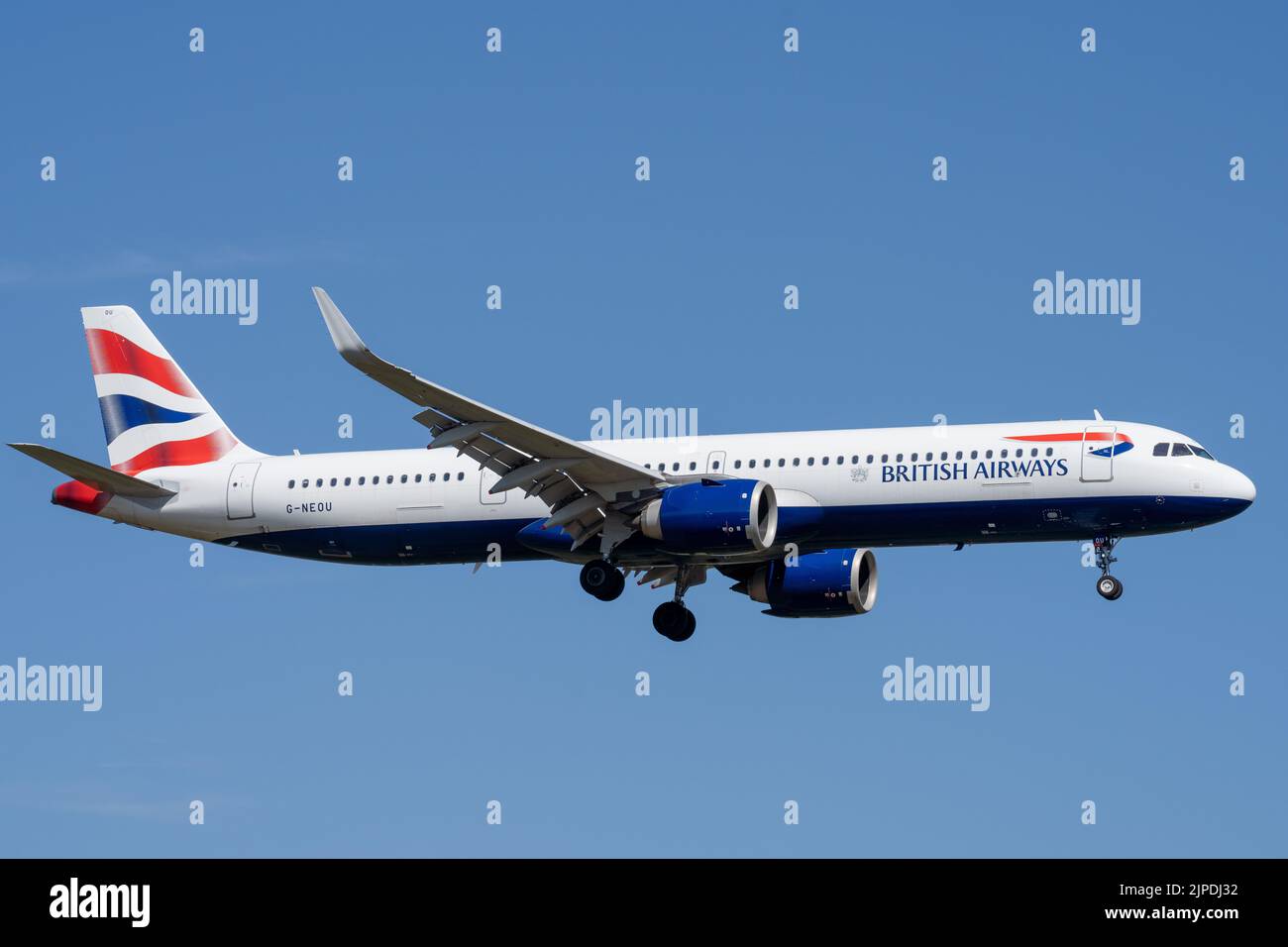 British airways airbus a321 lands hi-res stock photography and images ...