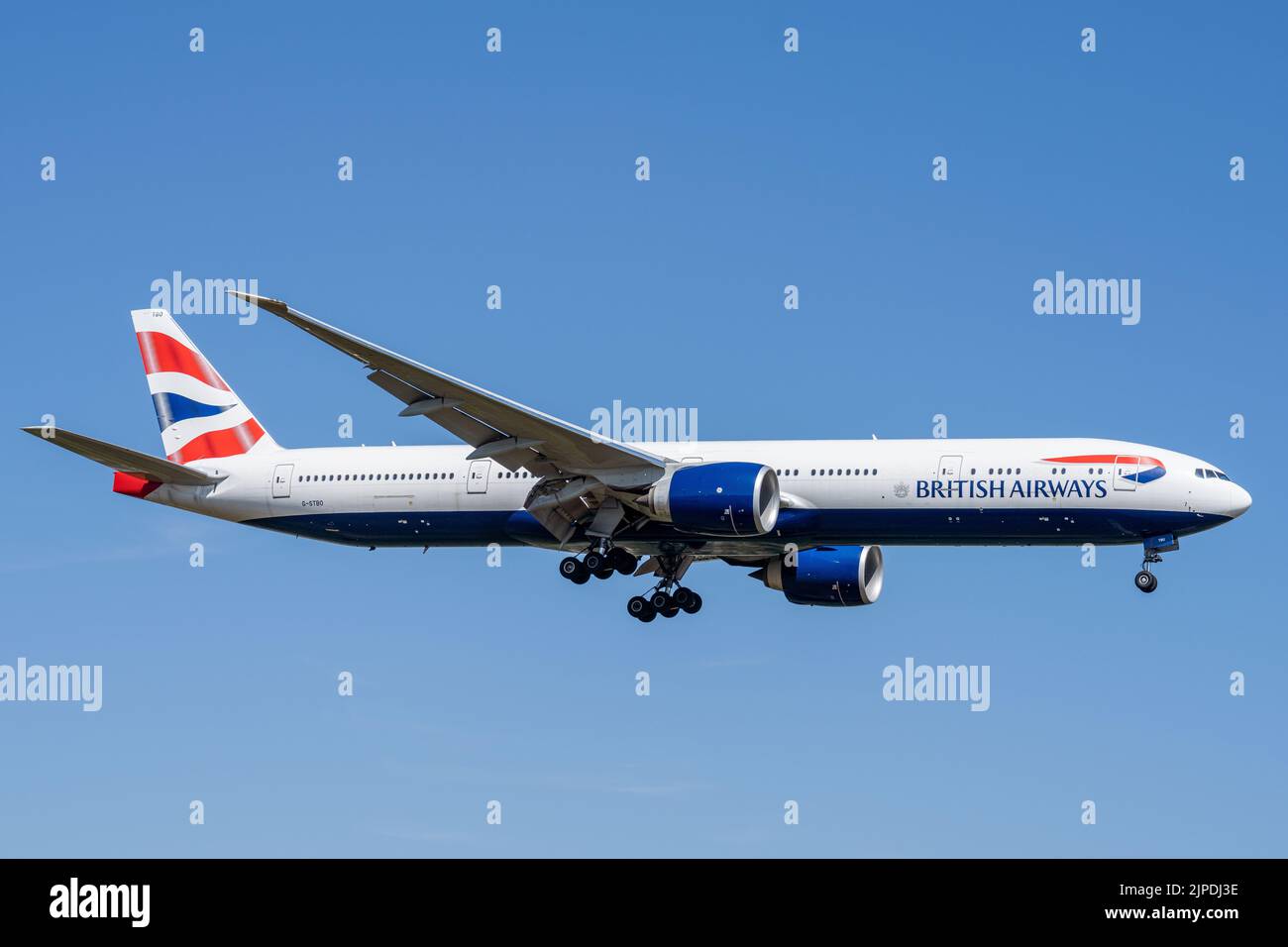 Boeing 777-300 (G-STBO) of British Airways Lands at London Heathrow ...