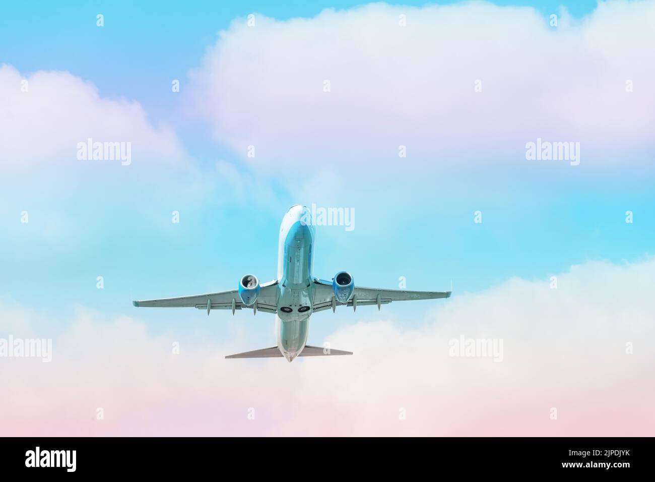 Off white gradient hi-res stock photography and images - Alamy