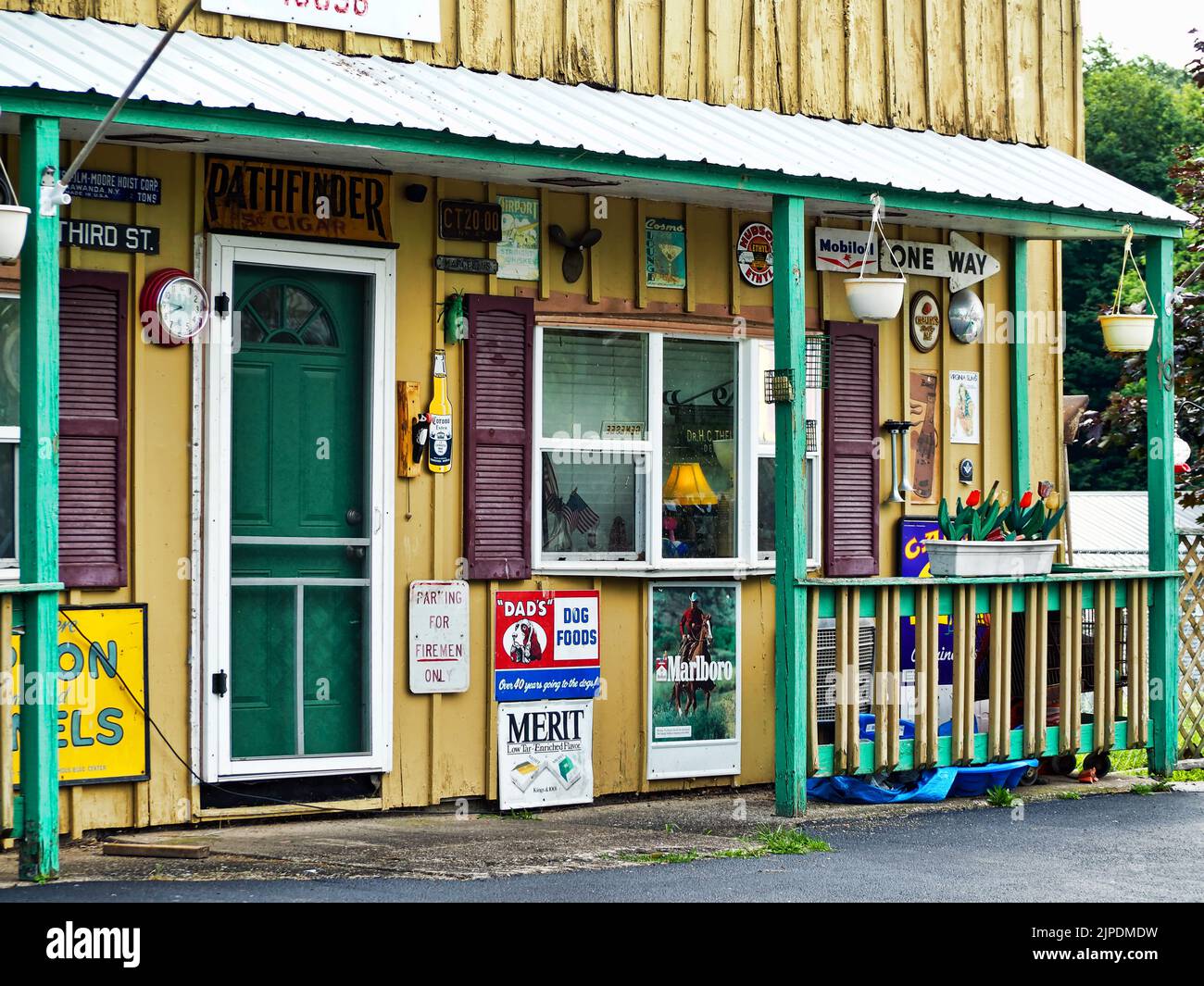 Small town country store and mercantile in upstate New York Stock Photo ...
