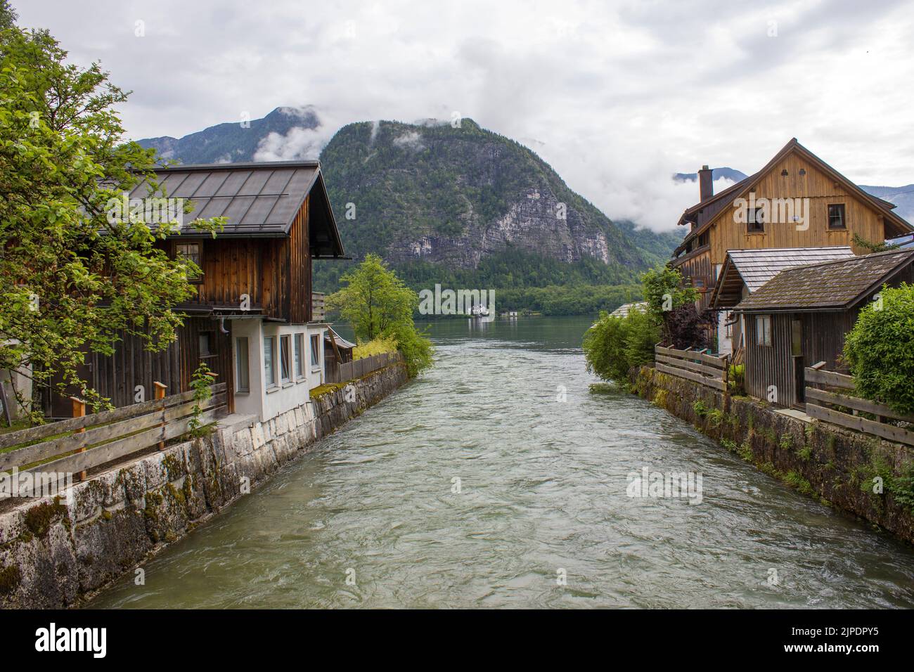 famous Hallstatt mountain village with Hallstatter lake See, Austria ...