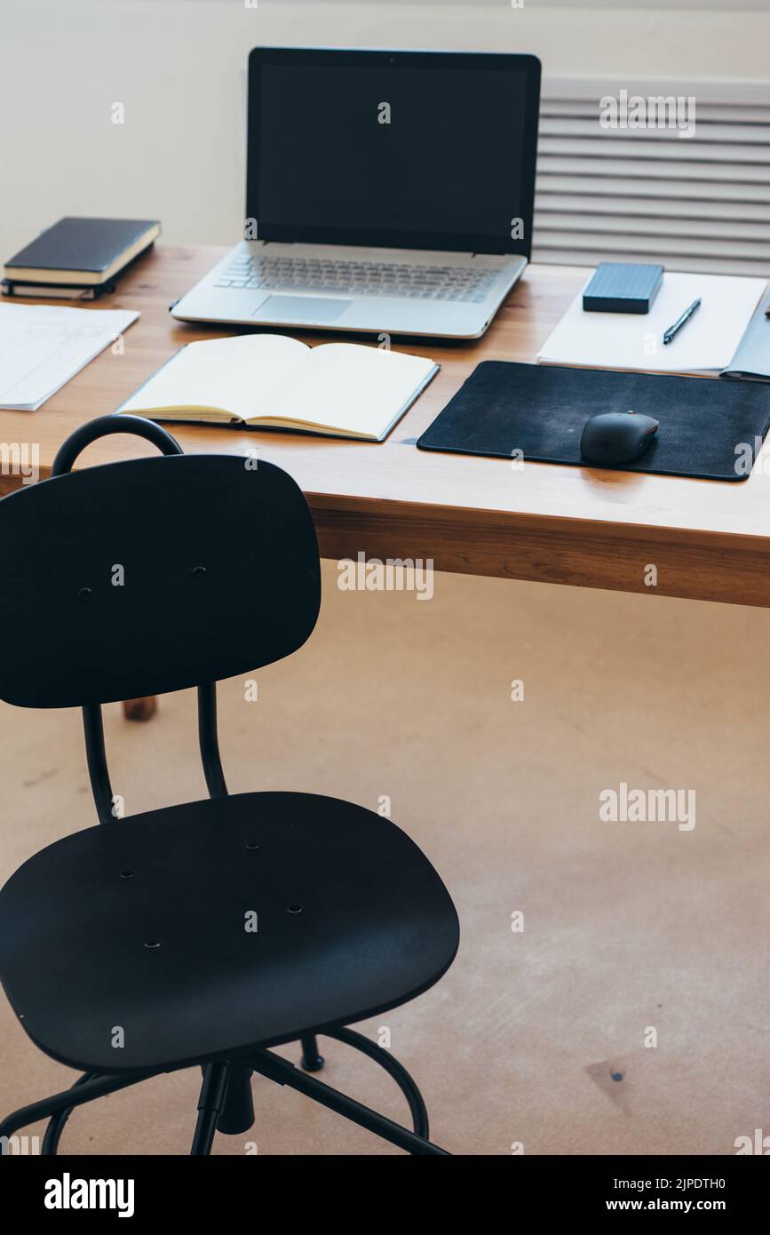 Vacant place empty work area in office Stock Photo - Alamy