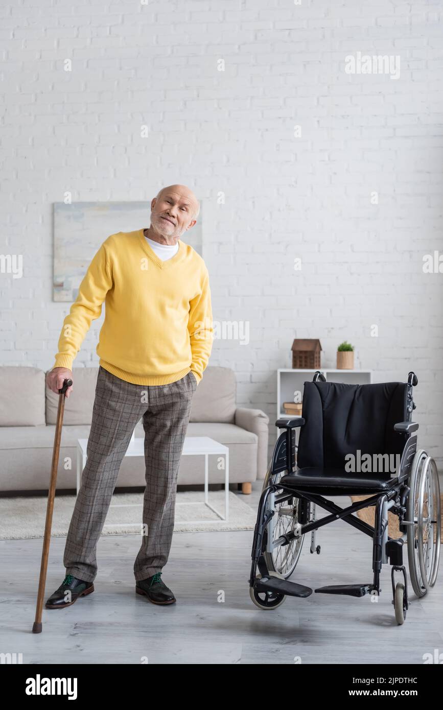 Senior man with cane standing hi-res stock photography and images - Alamy