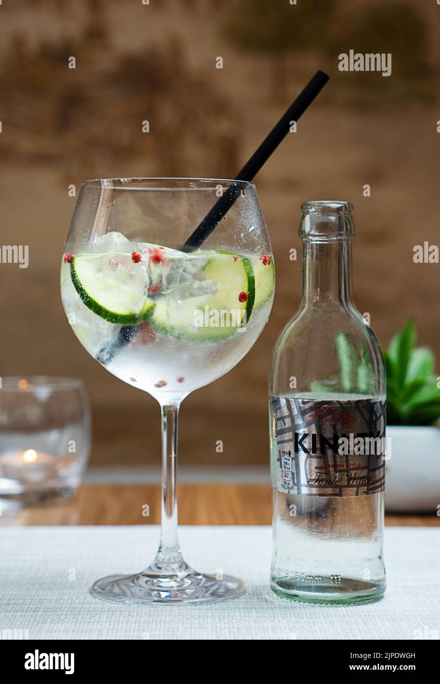 Jin and tonic hi-res stock photography and images - Alamy