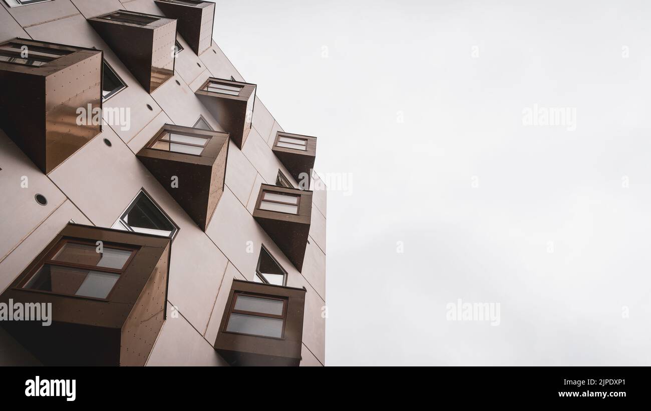 Windows traditional apartment building hi-res stock photography and ...