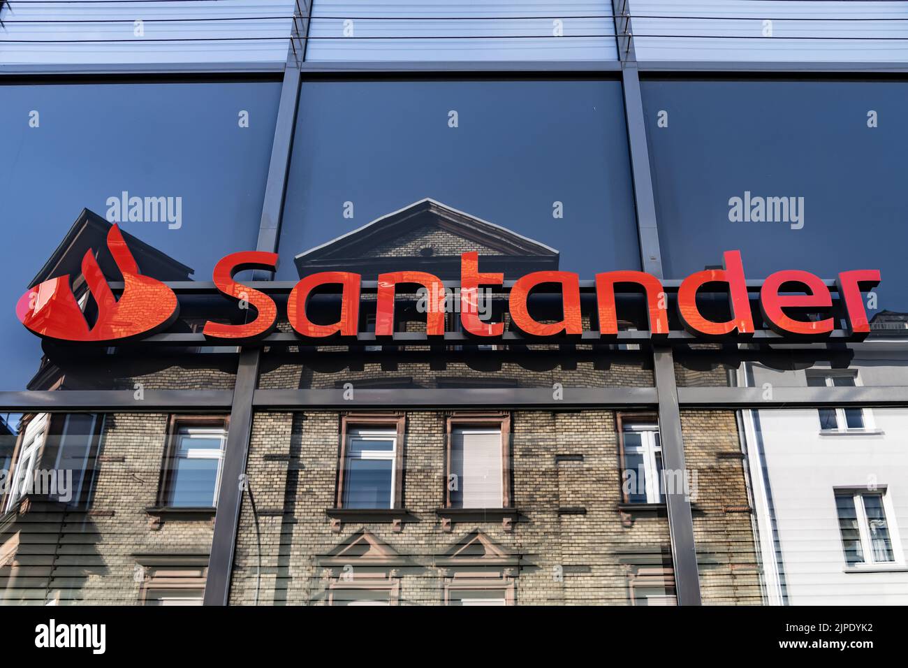 Santander logo reflection hi-res stock photography and images - Alamy