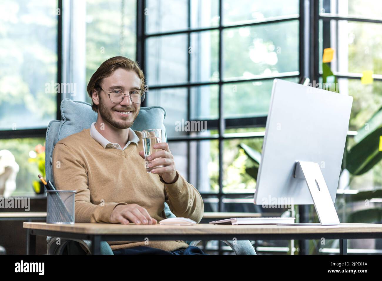 Work smiling hi-res stock photography and images - Alamy