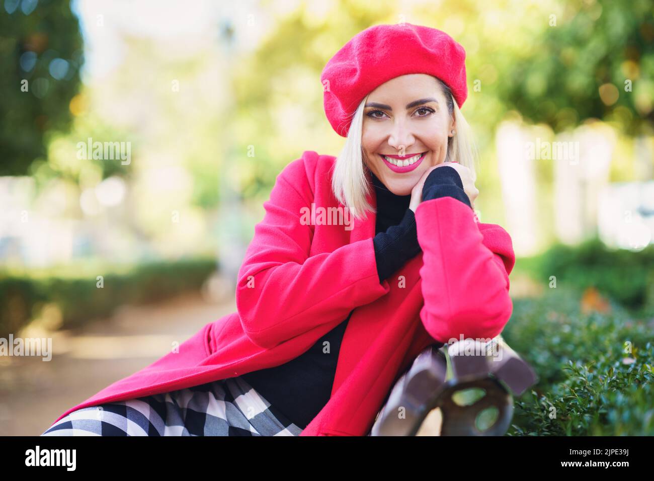 Lady on bench hi-res stock photography and images - Alamy