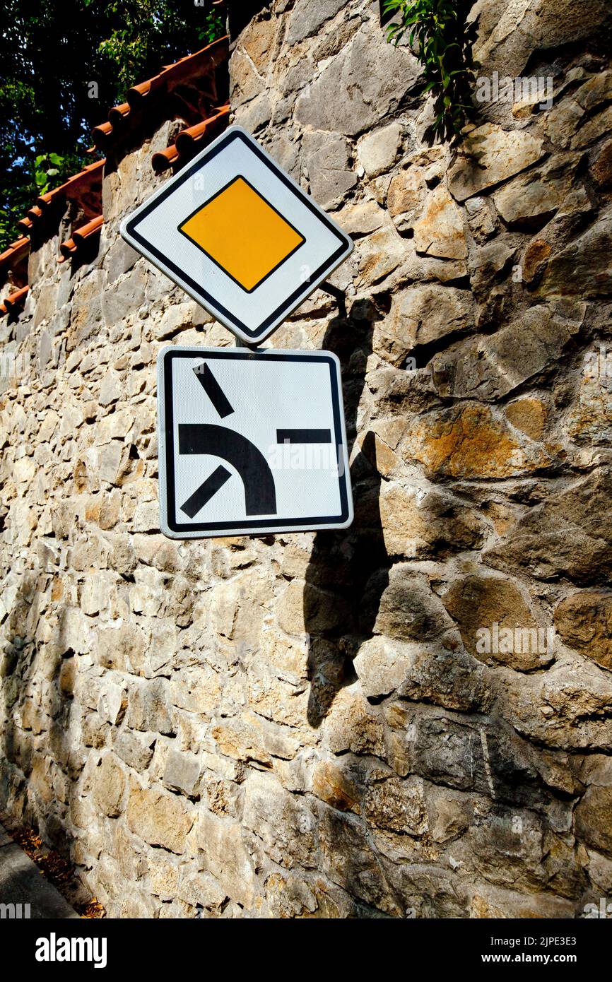 right of way sign, tábor, tabor, right of way signs Stock Photo - Alamy