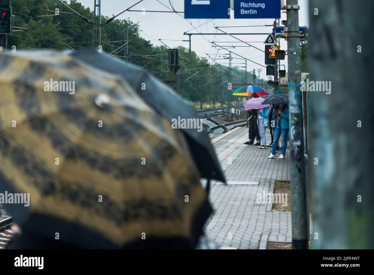 platform, rainy, travelers, platforms, rain, raining, traveler Stock ...