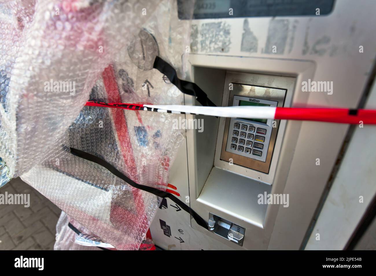 broken, locked, obsolete, ticket machine, brokens, lockeds, obsoletes ...