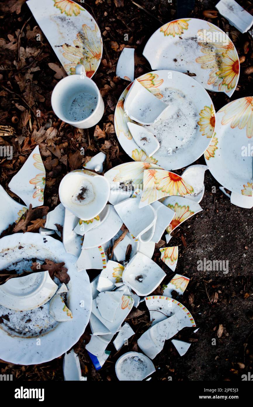 Broken china crockery hi-res stock photography and images - Alamy