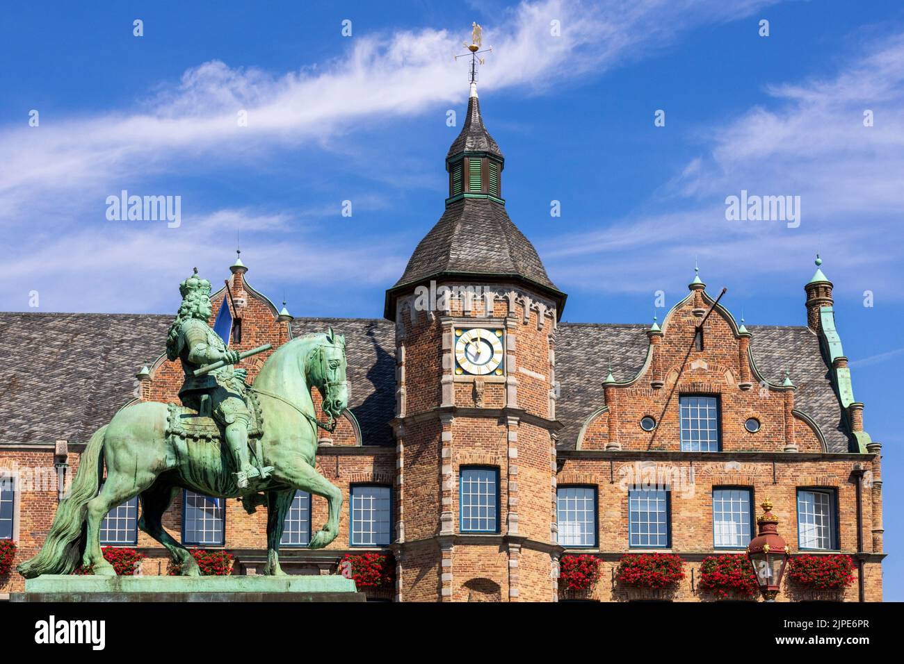 Jan Wellem statue in front of Düsseldorf town hall Stock Photo - Alamy