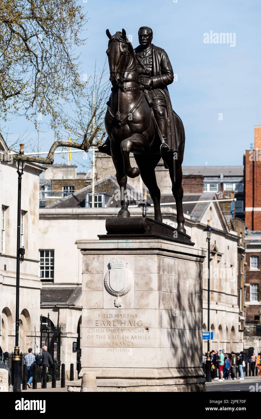 Earl Haig Memorial, bronze equestrian statue of the British Western ...