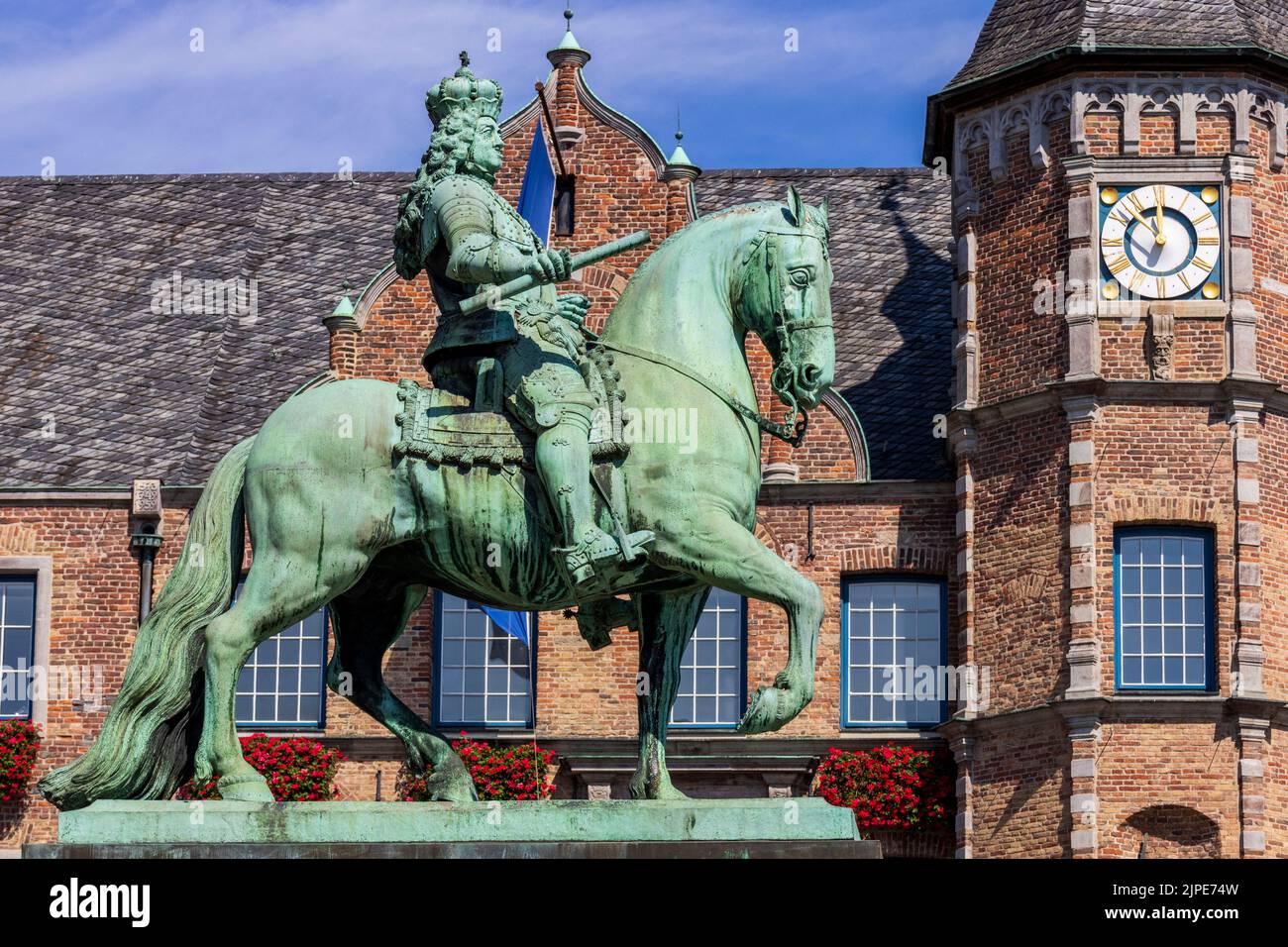 Jan Wellem statue in front of Düsseldorf town hall Stock Photo - Alamy