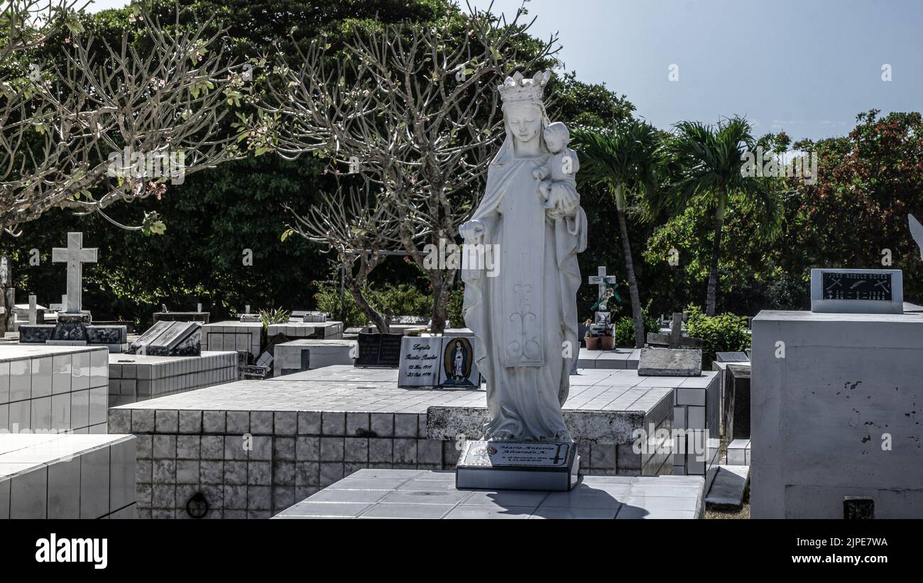 Beautiful and dramatic photos of the cemetery of Liberia in Guanacaste ...