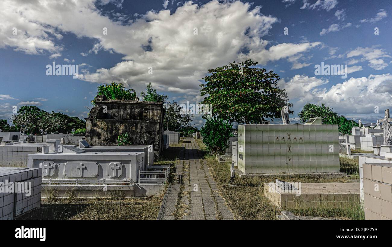 Beautiful and dramatic photos of the cemetery of Liberia in Guanacaste ...