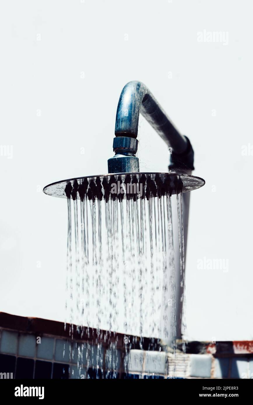 Water coming out of shower head hi-res stock photography and images - Alamy