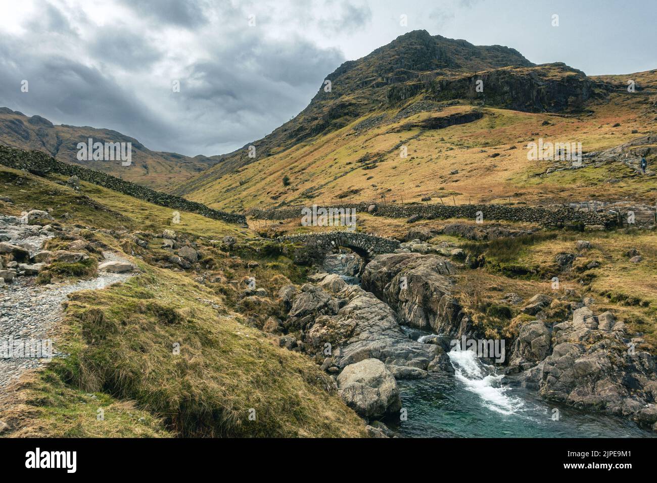 Stockley Bridge looking up the valley to Seathwaite Fell and Allen ...