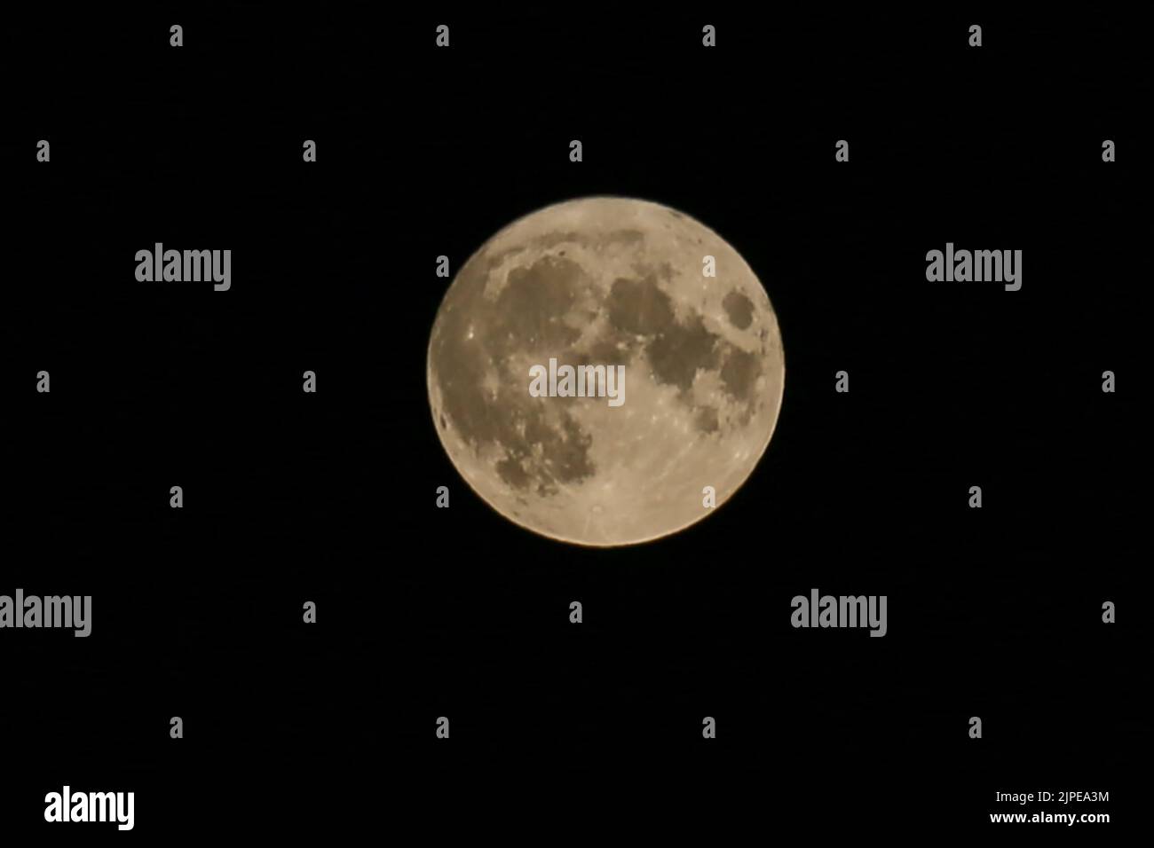 London, UK. 11th Aug, 2022. August's full Moon also know as the ...