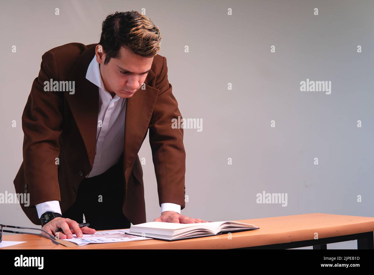 Black ceo at standing desk hi-res stock photography and images - Alamy