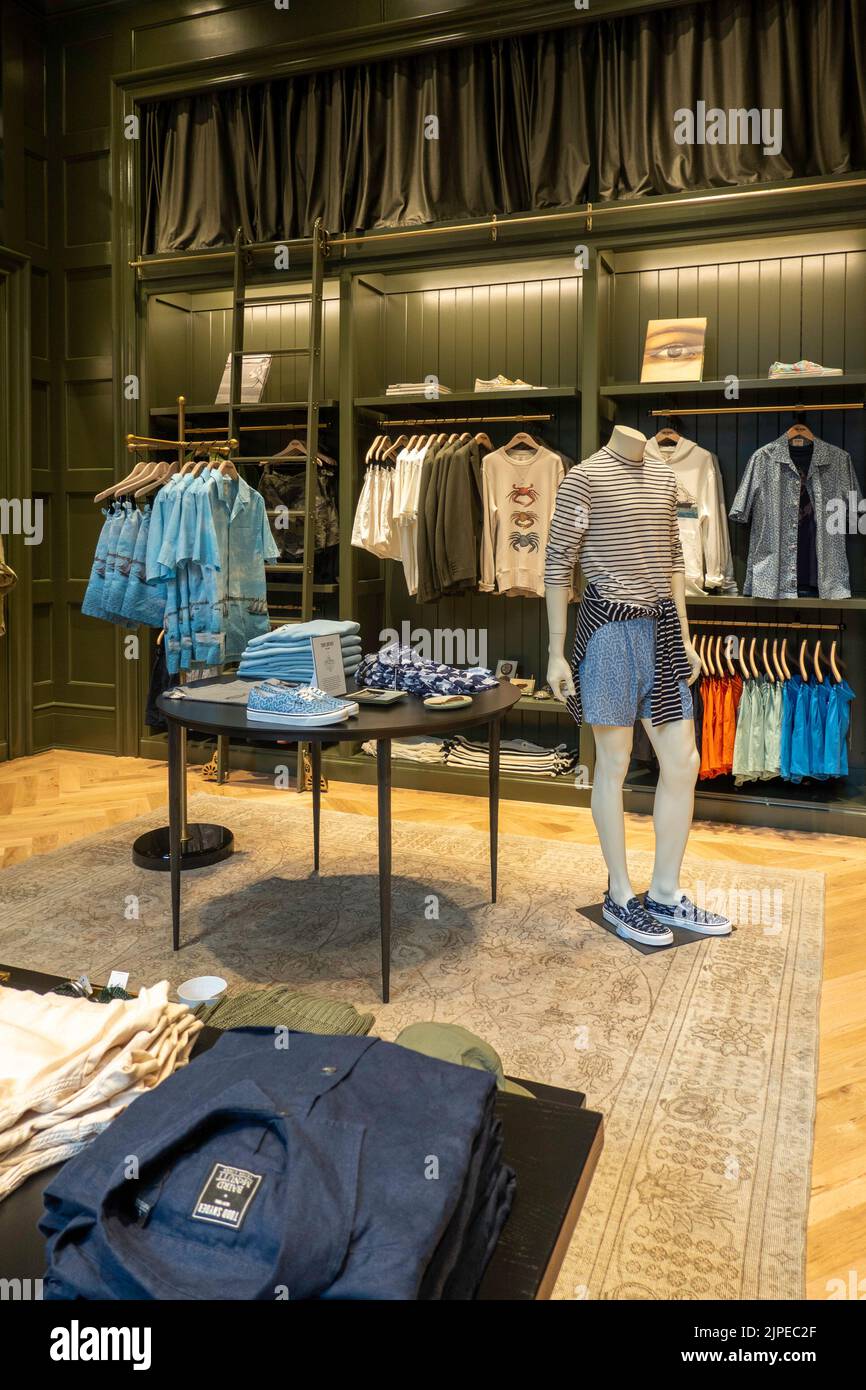 Todd Snyder Store in the Channel Gardens Shopping Plaza, Rockefeller ...