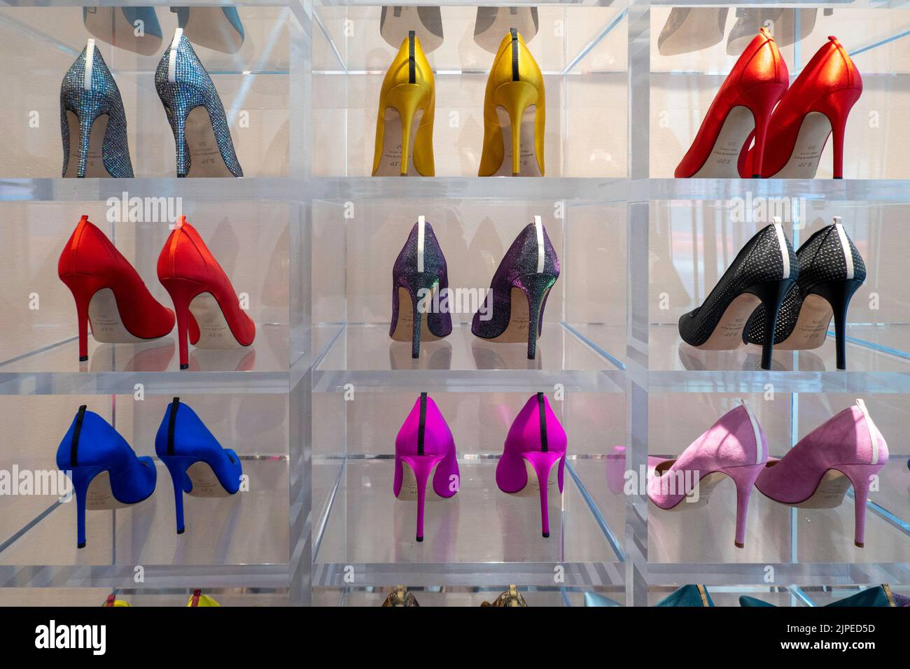 Sarah Jessica Parker's 2022 summer pop up shop is located at 6 W. 52nd ...