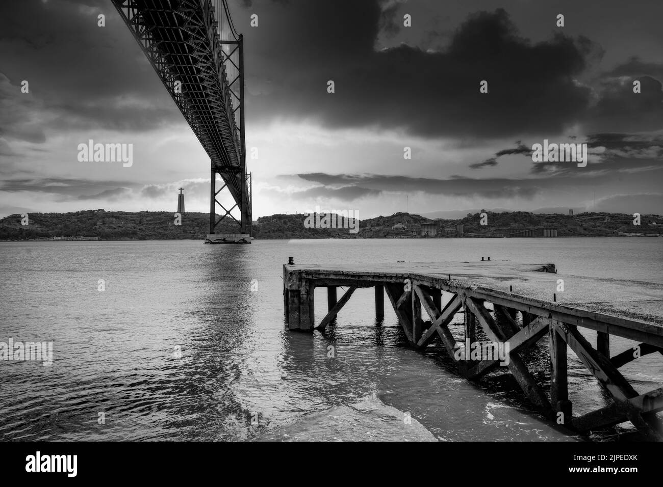 Ponte 25 de abril in Black and White Stock Photos & Images - Alamy