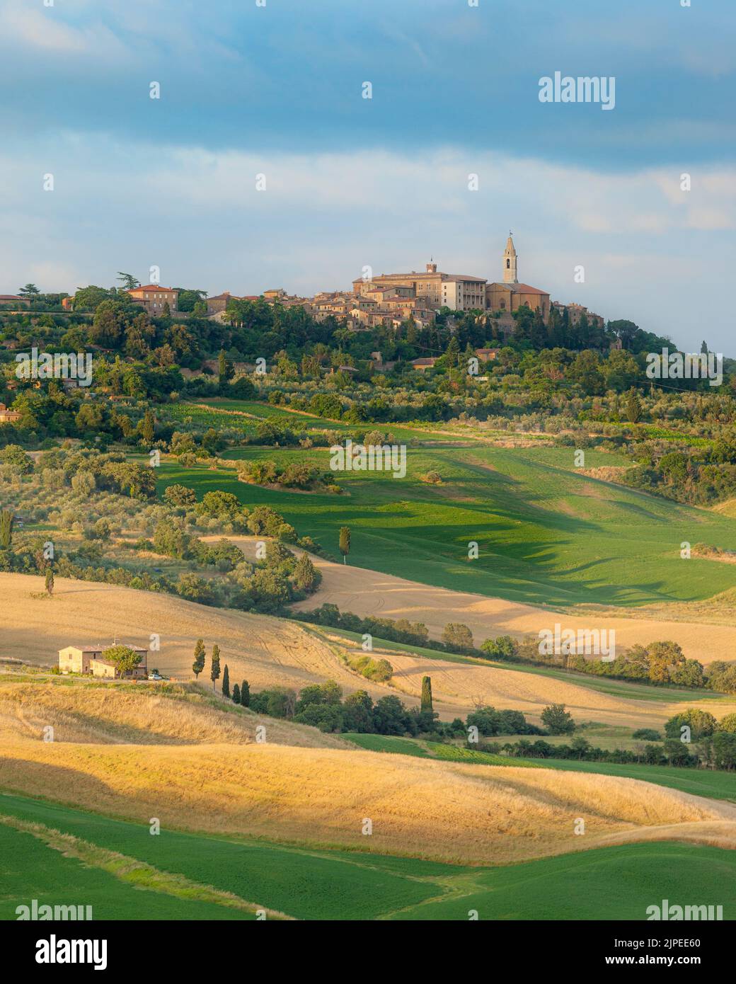 Setting sunlight on the town of Pienza and the rolling hills of Tuscany ...