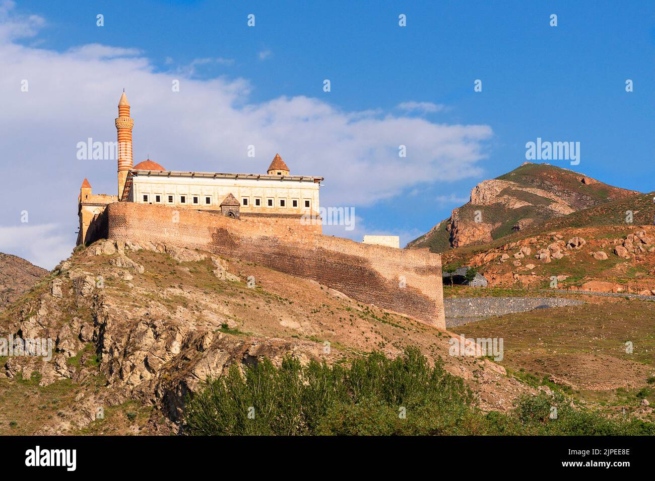 View over the historical Ishak Pasha palace in Dogubeyazit, Turkey ...