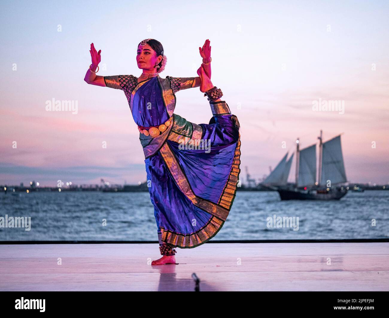 Indian ballet dancer performing dance hi-res stock photography and ...