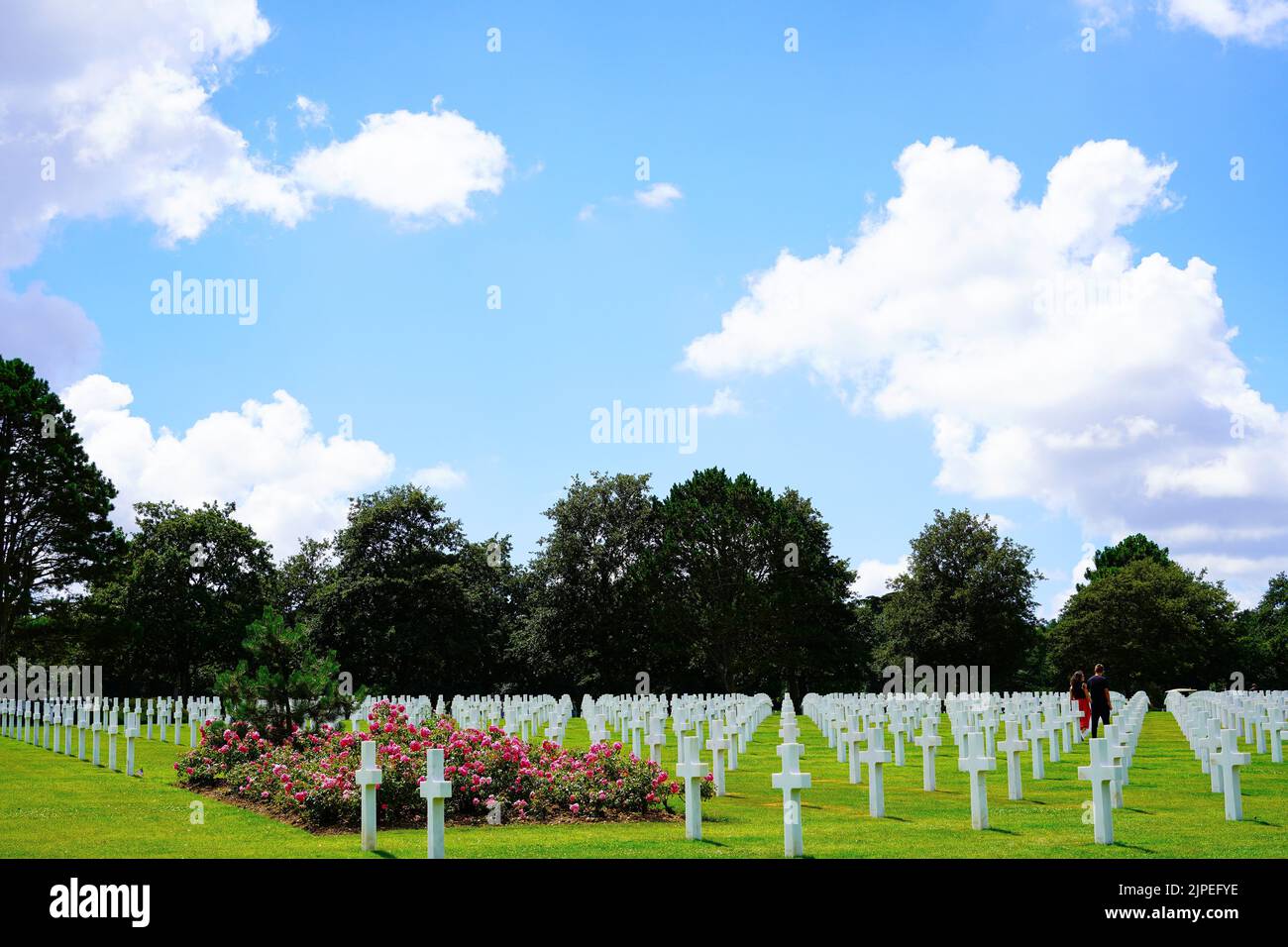 Normandy American Cemetery under a blue summer sky Stock Photo - Alamy