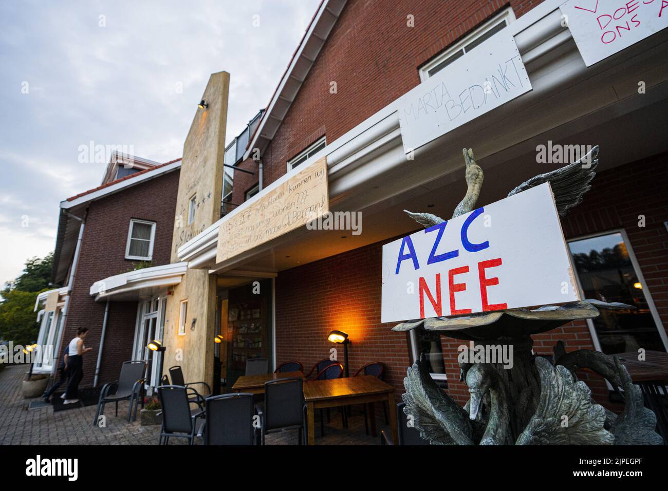 Opvangdwang hi-res stock photography and images - Alamy