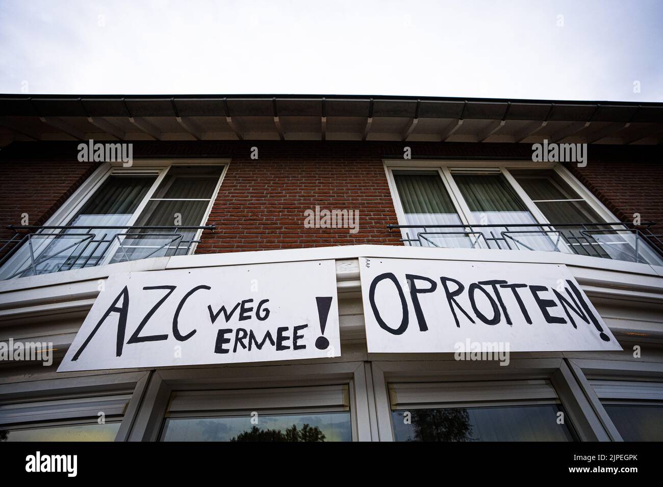 Script for a western crisis emergency shelters hi-res stock photography ...