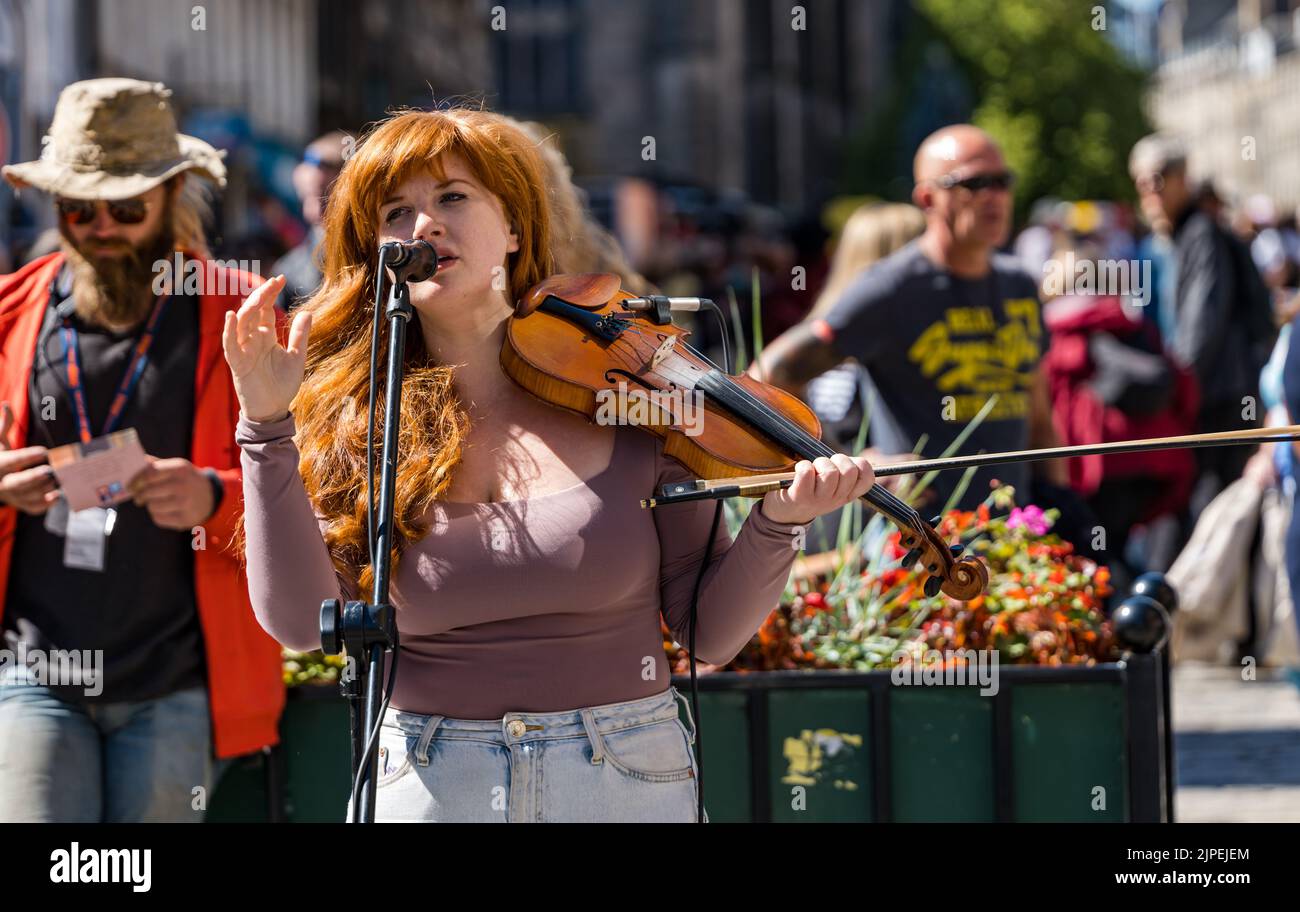 Royal Mile, Edinburgh, Scotland, UK, 17th August 2022. Performers on ...