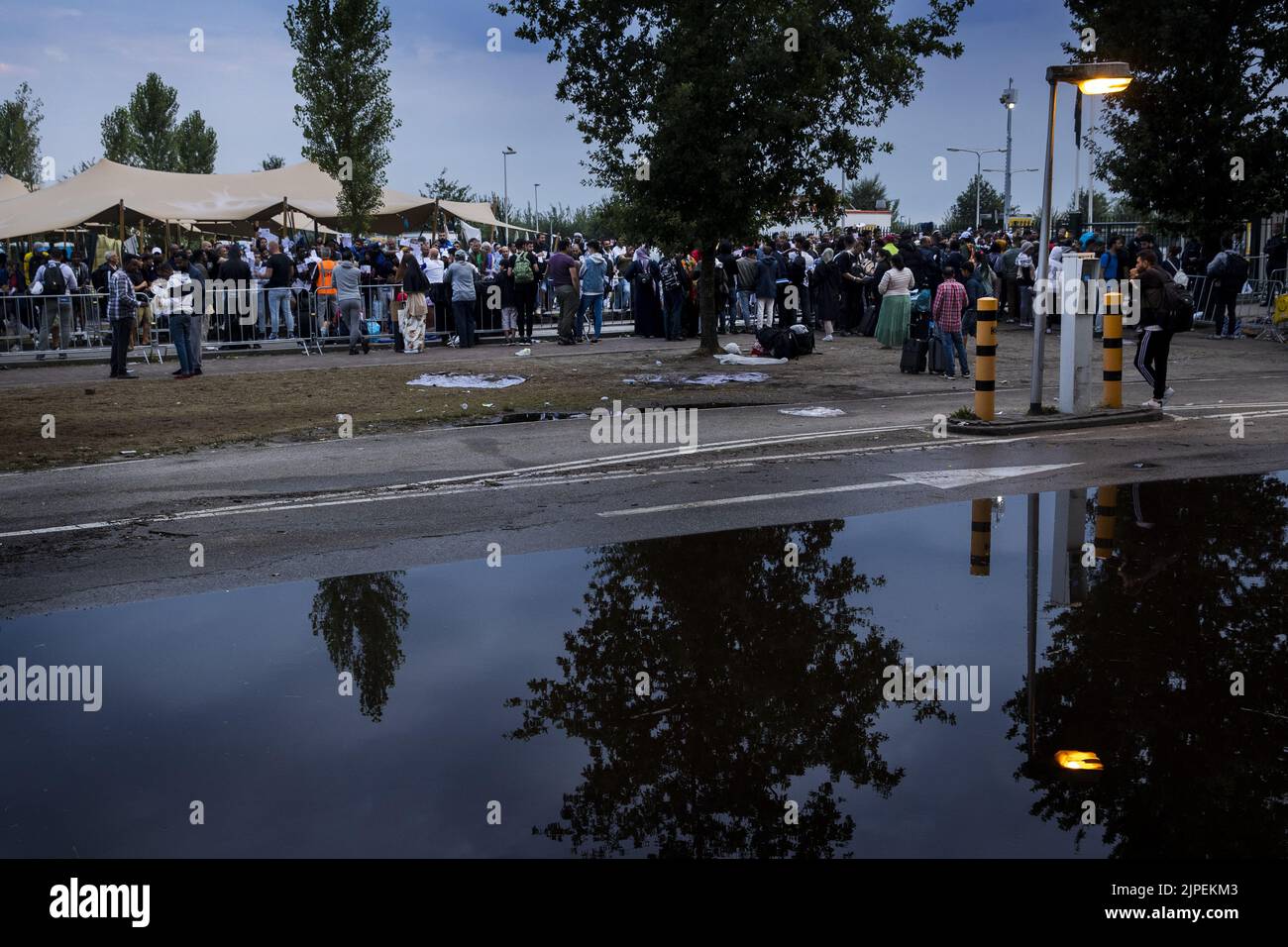 Emergency reception location crisis emergency shelters hi-res stock ...