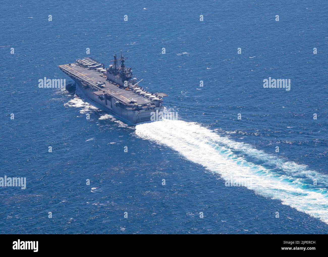 Pacific Ocean. 11th Aug, 2022. Amphibious assault ship USS Makin Island ...