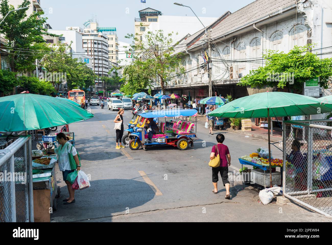 Talat Noi or Talad Noi is a historic district of Bangkok. Colorful ...