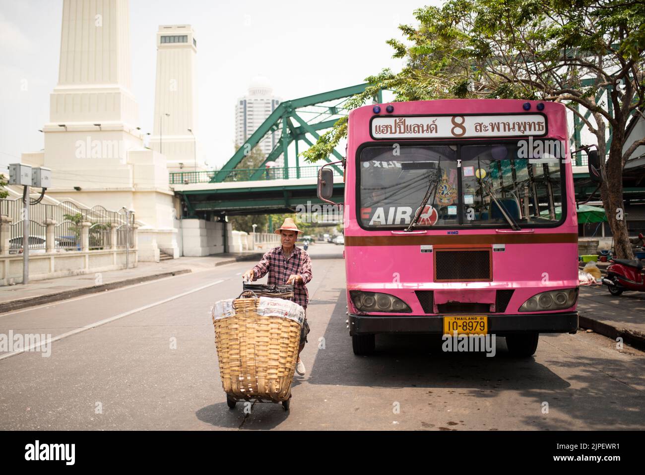 Talat Noi or Talad Noi is a historic district of Bangkok. Colorful ...