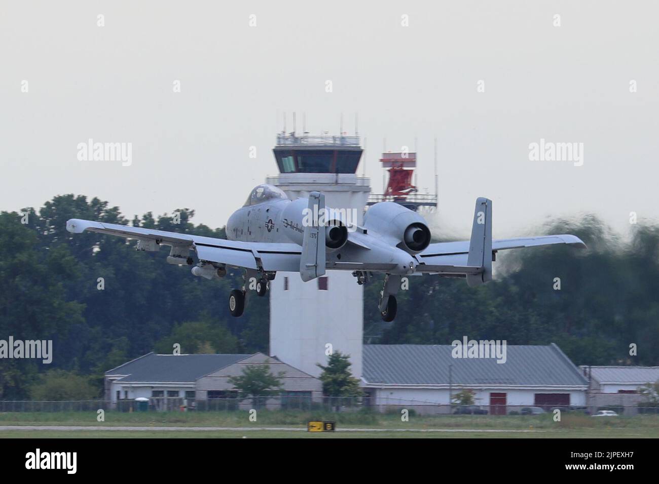 An A-10 Thunderbolt II from the 127th Wing’s 107th Fighter Squadron ...