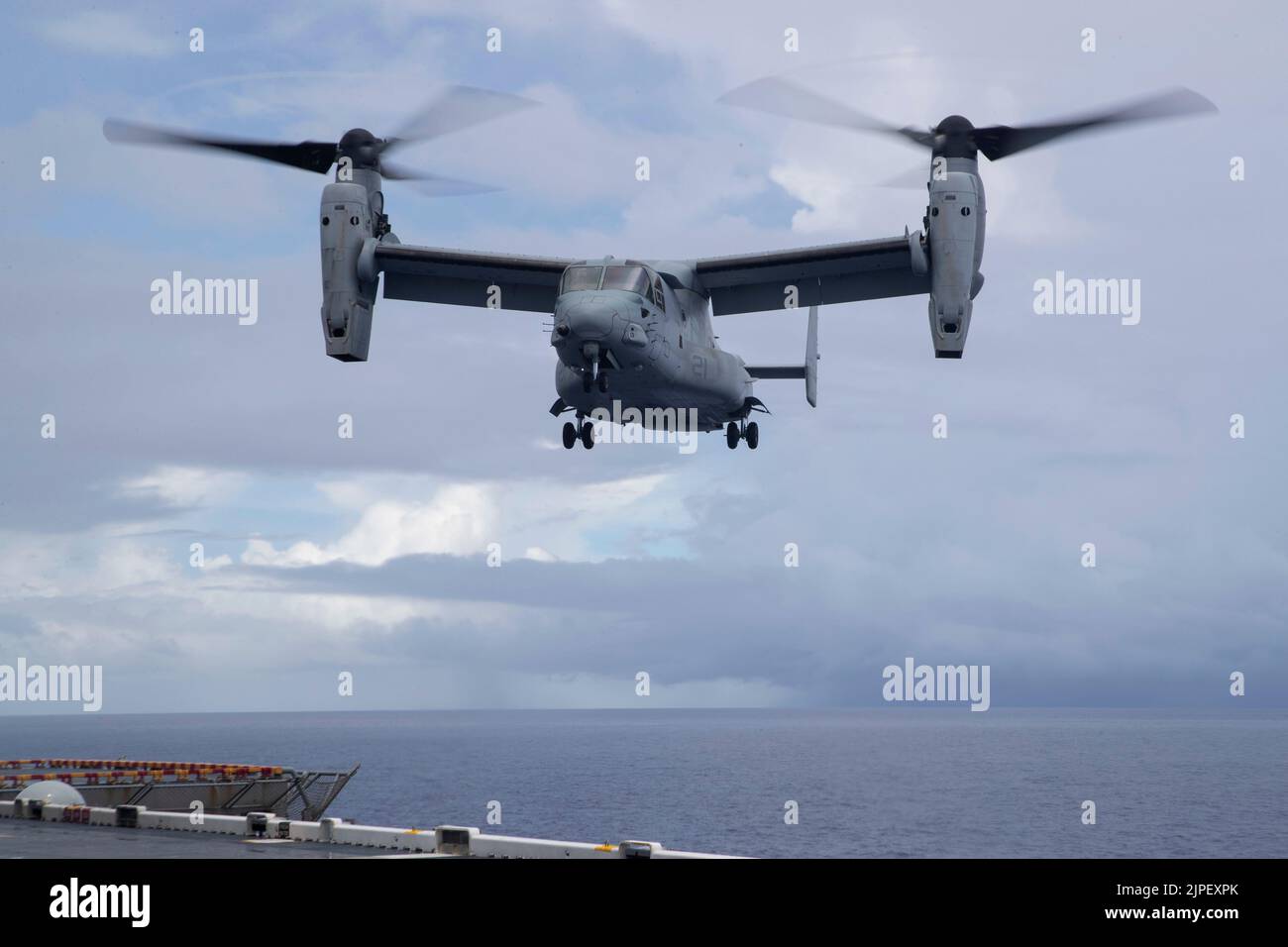 220817-N-XN177-2116 PHILIPPINE SEA (Aug. 17, 2022) – An MV-22 Osprey ...