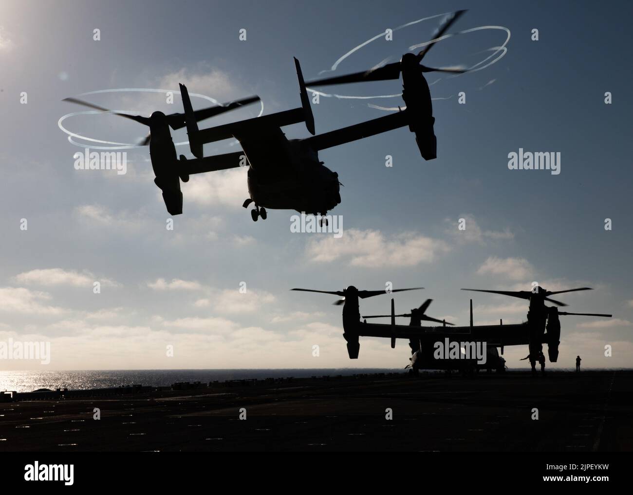 220802-N-IV962-1249 PACIFIC OCEAN (Aug. 2, 2022) – An MV-22 Osprey ...