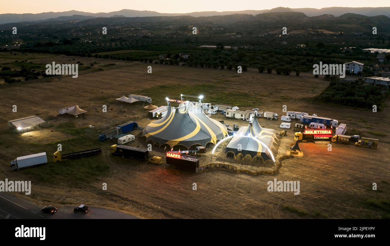 Circus caravans hi-res stock photography and images - Alamy